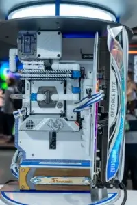 FUXKVertex Mod –海韵 改装展于台北国际电脑展